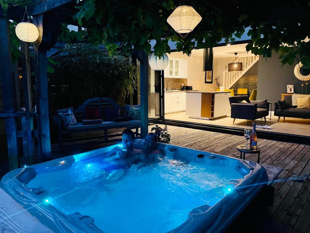 The DeerView Lodge with Hot Tub in Cardiff - Welcome