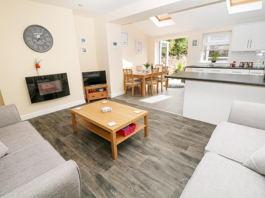 Matlock Views, Matlock in Matlock - Welcome